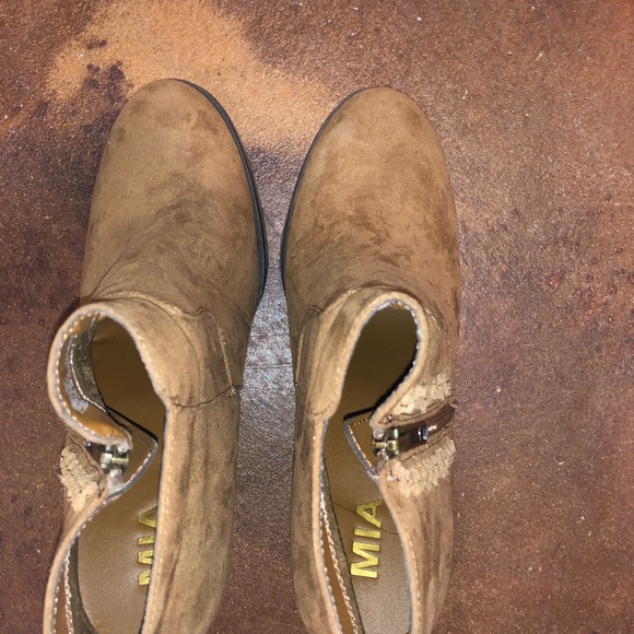 MIA | Shoes | Euc Mia Booties Tan Lindsey | Poshmark